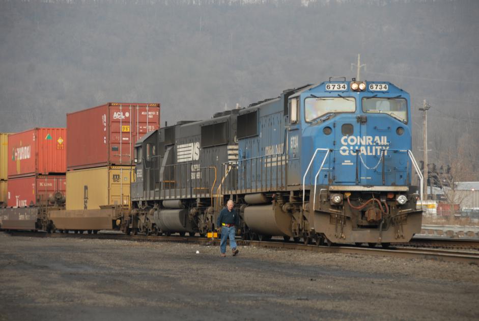 NS 6734 Harrisburg Yard | Conrail Photo Archive