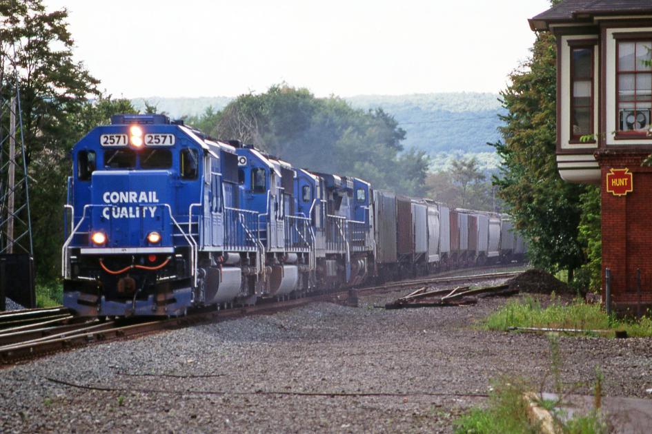 NS 2571 Huntingdon PA | Conrail Photo Archive