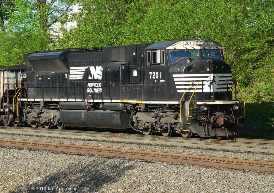 NS 7201 (CR 4102) SD80MAC at Cresson, PA 5/26/2010 | Conrail Photo Archive
