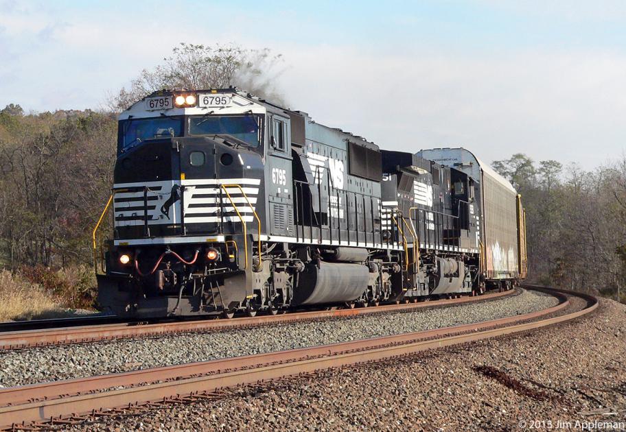 NS 6795 (CR 5557) at Tipton, PA 10/22/2013 | Conrail Photo Archive