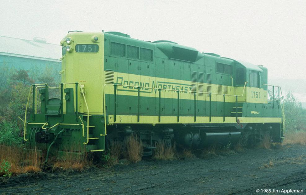 PNER 1751 (CR 7242) at Delano, PA 10/13/1985 | Conrail Photo Archive