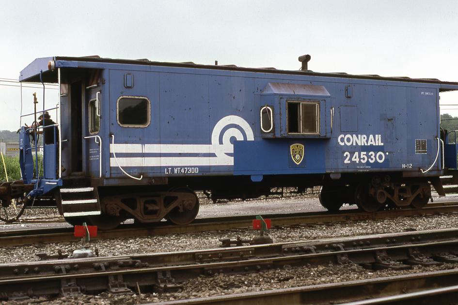 CR 24530 Conrail Police Caboose Altoona PA | Conrail Photo Archive