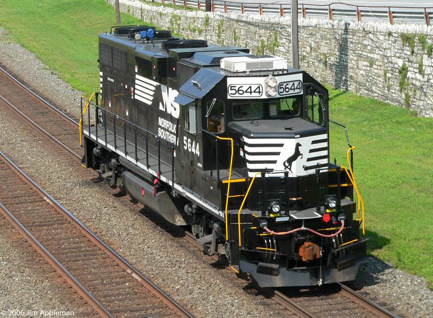 NS 5644 (CR 7744) at Hershey, PA 7/7/2006 | Conrail Photo Archive