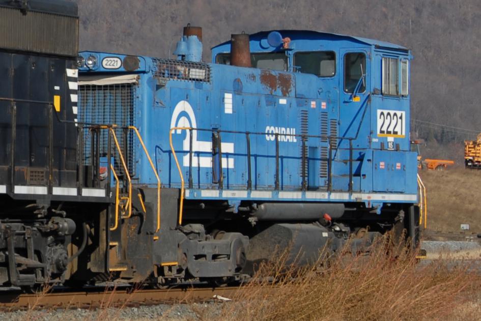NS 2221 Enola Yard | Conrail Photo Archive